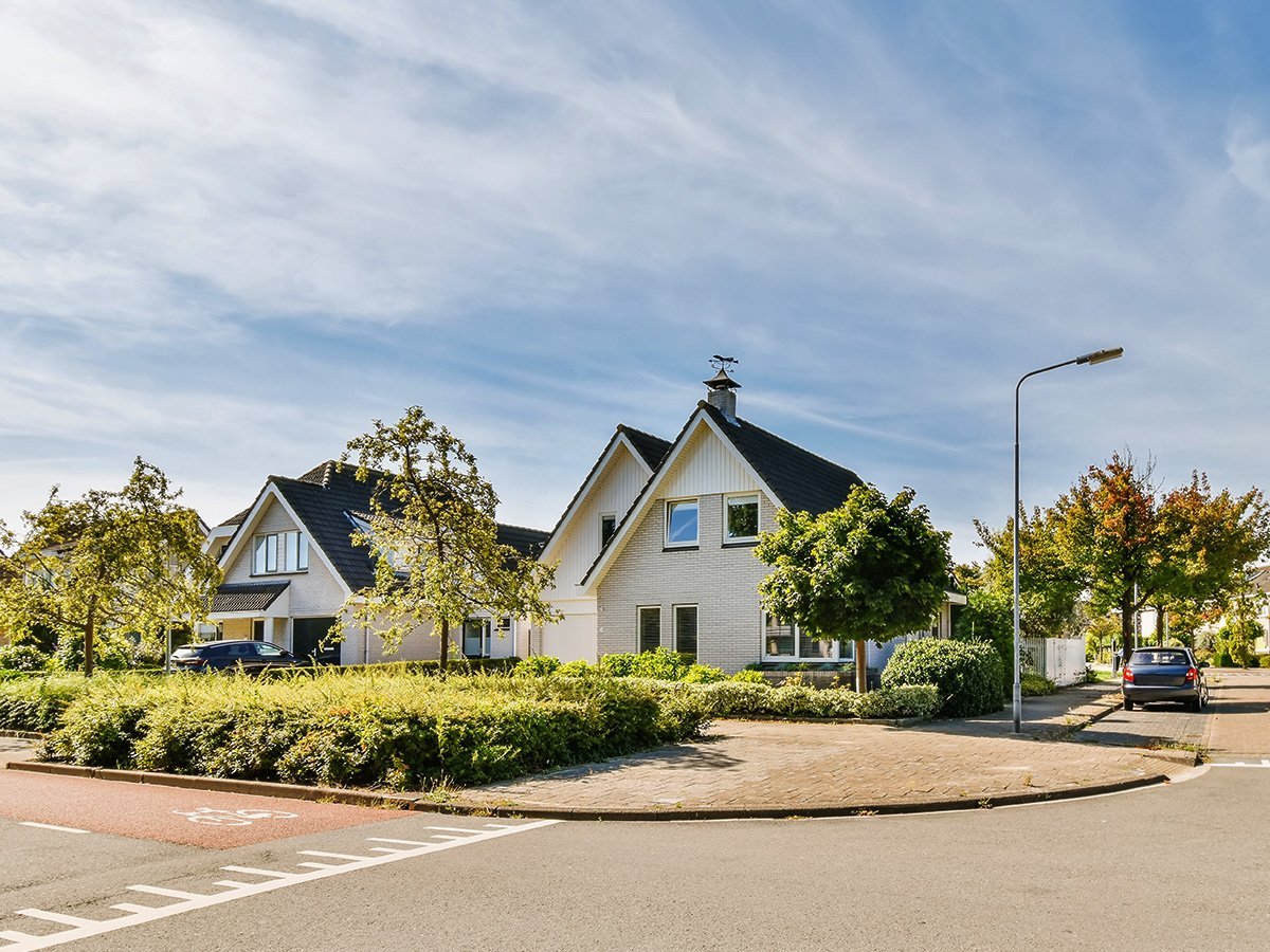 Pros and Cons of Corner Lots